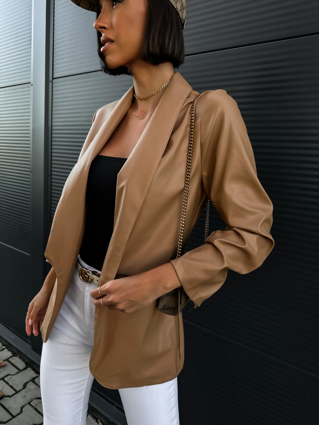 Hnedé koženkové sako SWING otvoreného štýlu | Erika Fashion