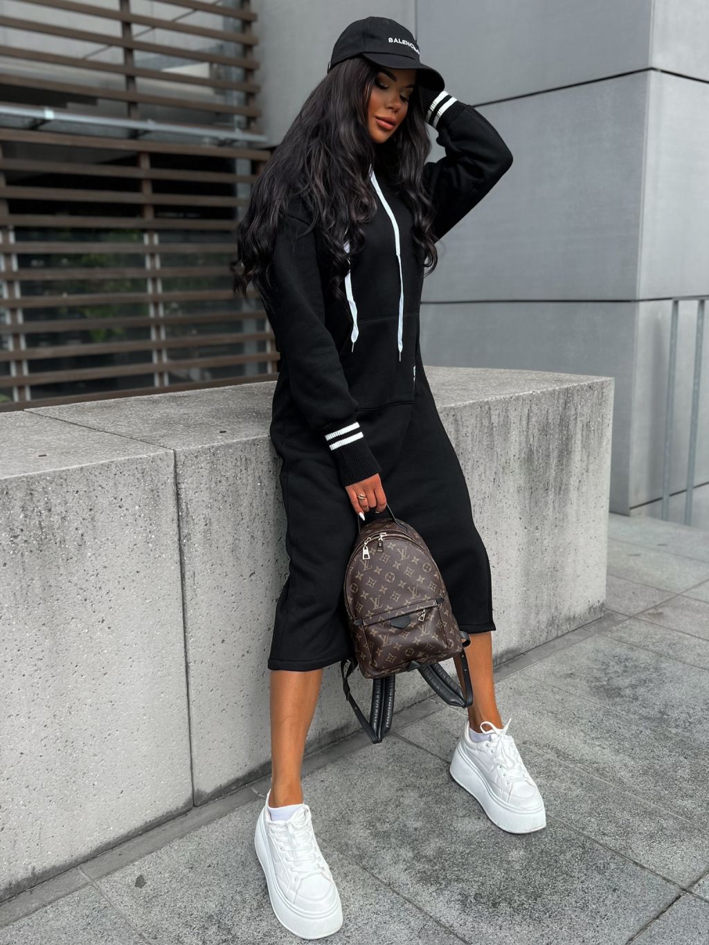 Čierne dlhé mikinové šaty GETYL s kapucňou | Erika Fashion