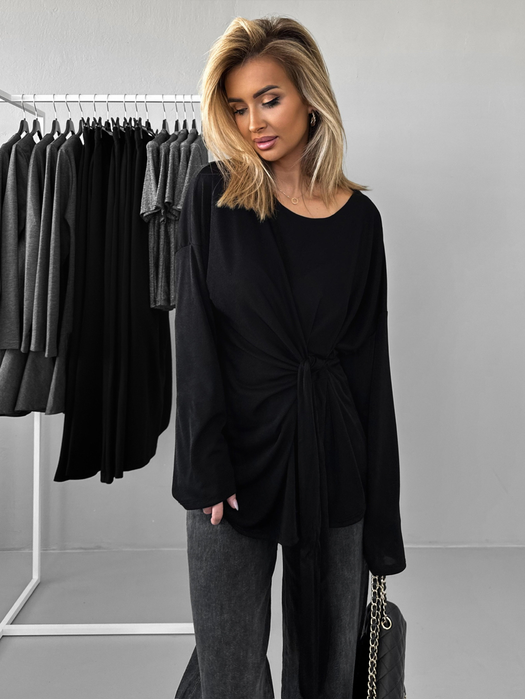 Čierny elegantný top EGONA | Erika Fashion